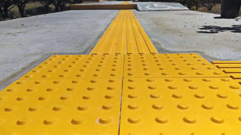 Lo que debes saber del pavimento podotáctil | DHARA Comunicación